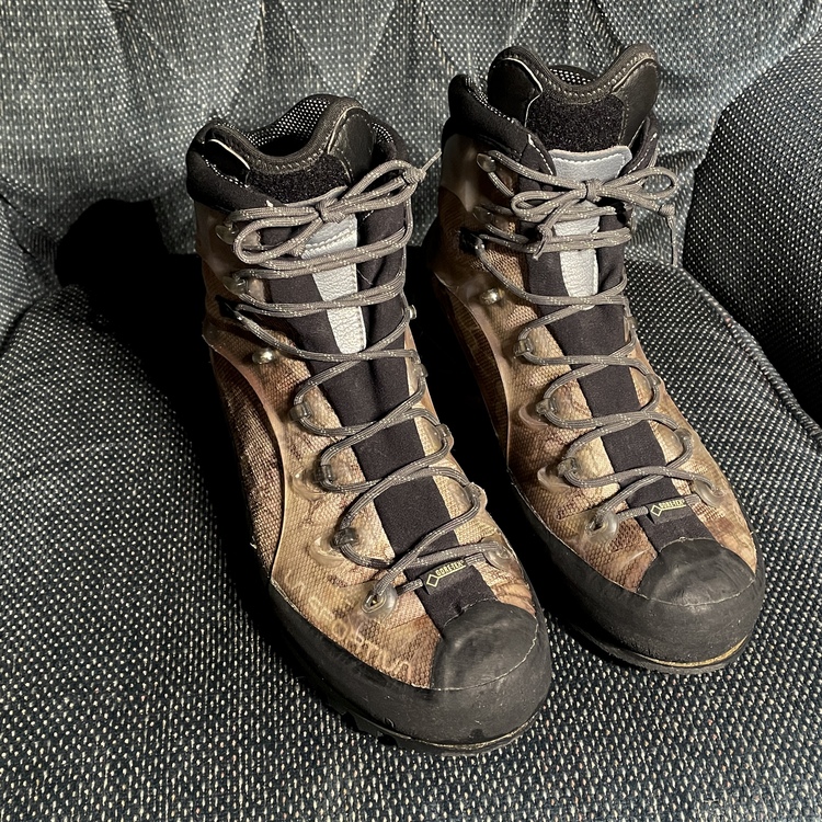 REDUCED Camp ski helmet, La Sportiva Trango Cube, BD C4#2, BD Distance Carbon Z pole, OR belay glove