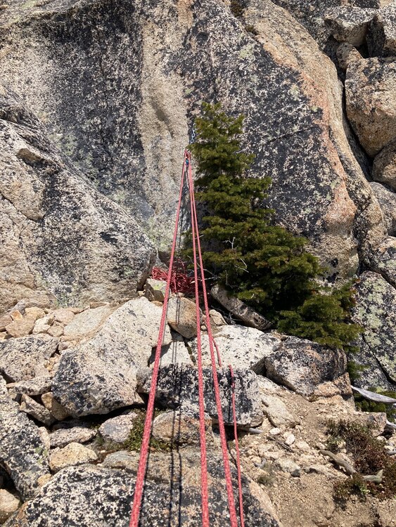 Extending the belay point with the rope