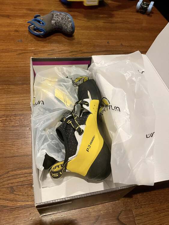 2 pairs La Sportiva Solutions